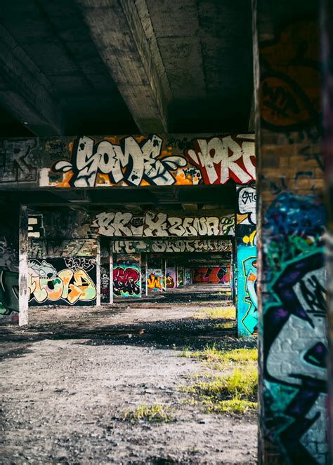 낮 동안 벽에 낙서 사진 Unsplash의 무료 런던 이미지