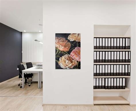 Купити картину «Півонії з квітами олійними фарбами на полотні в стилі фотореалізм і