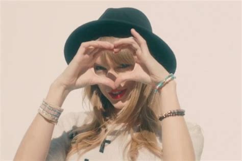 Taylor Swifts 22 Music Video Taylor Swift 22 Taylor Swift Music