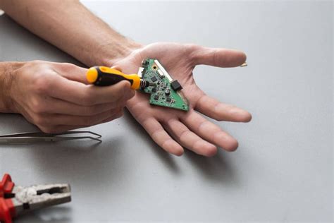 机器人手臂概念男人显示生物力学假体手的家图片 包图网企业站