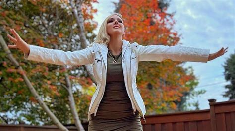 Darshelle Stevens Biography - Curvy Plus Size Model - Lifestyle - Wiki ...