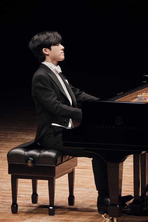 [리뷰]‘임윤찬 월드에 깊이 들어가는 첫 관문… 아이돌 콘서트 같은 환성 국민일보