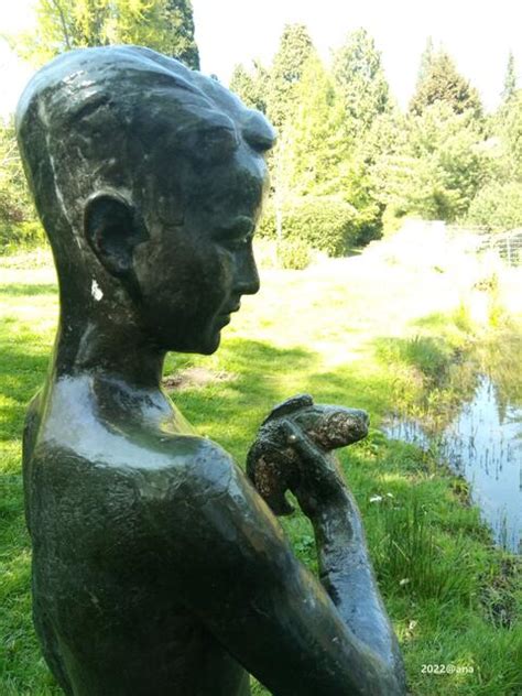 Skulpturen Figuren Kunst Heimat Der Knabe Und Der Fisch Essen