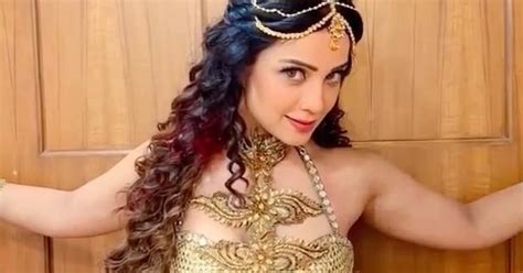 Adaa Khan Sets Things On Fire In This Golden Outfit For Bigg Boss 15 Finale