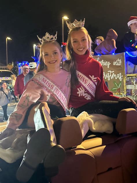 Miss Hub City Teen Volunteer Marlee Anderson And Little Miss Tennessee Volunteer Hadley Rose