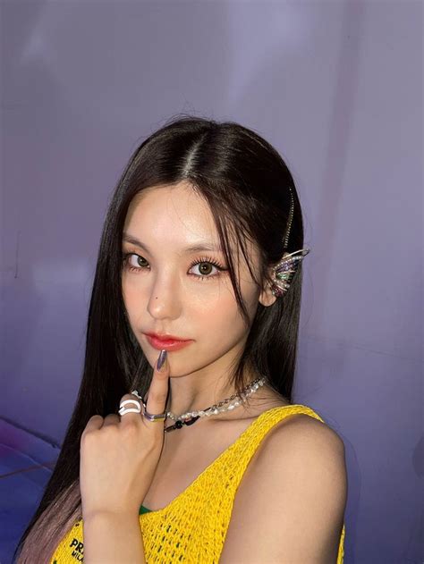 Read On Twitter Yeji Yellow Outfit Itzy Yellow Outfit