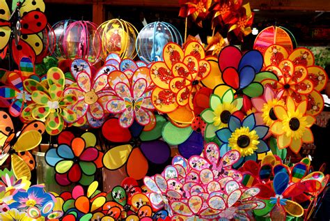 무료 이미지 꽃 창문 유리 색깔 장난감 제전 그림 물감 풍차 소니 슬라브 300 바람개비 플라스틱 플라워 한가을 축제 환각 예술 2400x1607