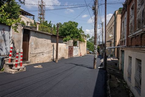 აკაკი 📍ვეძისში ლავრენტი არდაზიანის ქუჩაზე მიმდინარე საგზაო სამუშაოებს საბურთალოს რაიონის