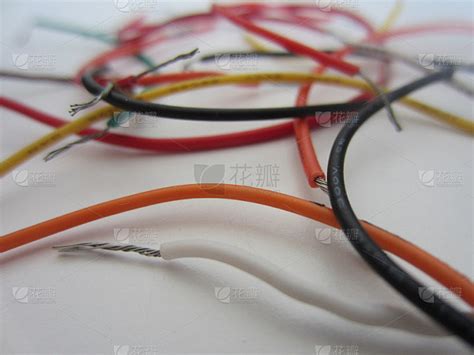 不同颜色的电线分布不均匀