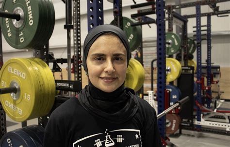 Kulsoom Abdullah Atlet Angkat Berat Berhijab Pertama Dalam Sejarah Dunia