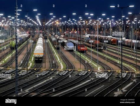Db Cargo Halle Marshalling Yard Over 1000 Led Lights Illuminate The Shunting Routes Halle 04