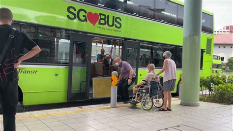 싱가포르에서 휠체어를 타고 버스를 타는 모습 한국은 이거 가능한가요 Youtube
