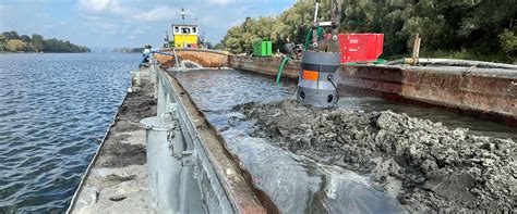 Unloading Barges With A Bell250 Pump And Head Bell Dredging Pumps