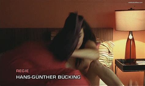 Naked Julia Maria Köhler in GSG Ihr Einsatz ist ihr Leben