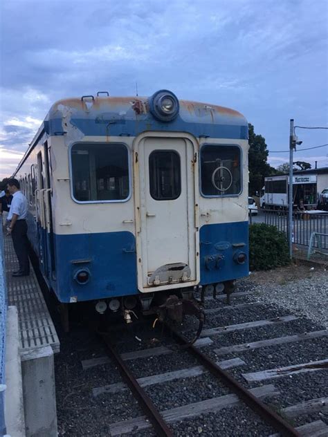ローカル鉄道・地域づくり大学 機関区見学、鉄道写真、ポスター制作など、各自希望のコースを経て、阿字ヶ浦駅に留置中の
