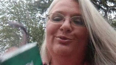 10 09 2009 Arinda Smokes Kool Super Long 36 Arindas Fetish Clips Clips4sale