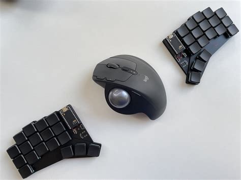 Found A New Old Stock Sun Microsystems Keyboard And Mouse Out Thrifting