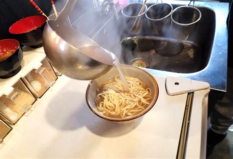 福岡ランチ｜専門店で味わう沖縄そばが話題【沖縄そば専門店 菊鶴そば】 ファンファン福岡