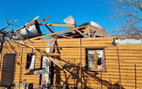 Внаслідок обстрілу росіянами селища на Донеччині загинули 2 людини портал новин Lb Ua