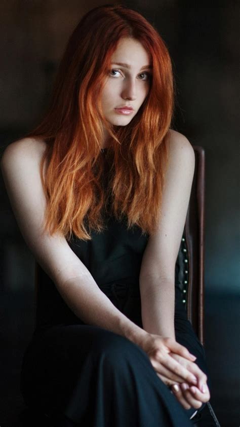 Рыжеволосая девушка в черном платье · 1080x1920 Iphone 6s78
