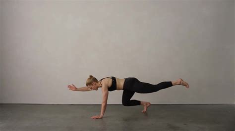 The 7 Quadruped Core Exercises You Should Add To Your Ab Workout