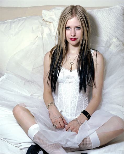 Female Singers Avril Lavigne Pictures Gallery 44