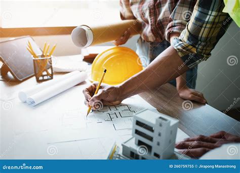 Engineers Are Consulting The Team To Design An Architectural Structure