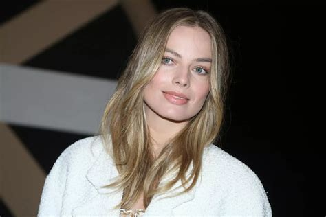Margot Robbie Says Fan Came Up To Her To Say They Loved Her In Sex