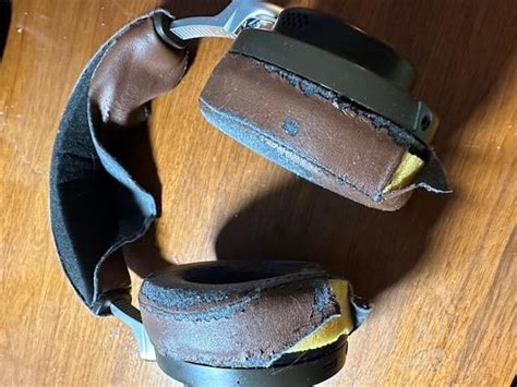 Shure Aionic 50s Faux Leather Peeling Rshure