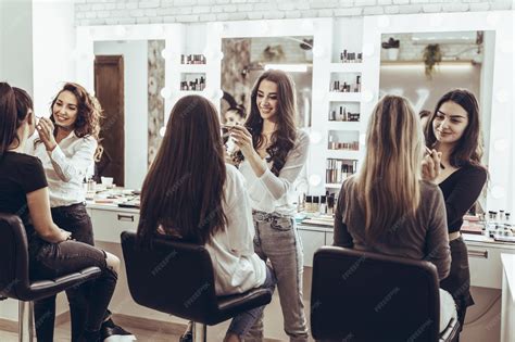 Premium Photo Girls Are Attending The Make Up Masterclass They Are Training On The Model How