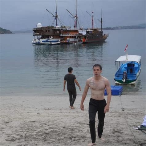 8 Seleb Pria Pamer Badan Kekar Ada Rizky Billar Sampai Rizki DA