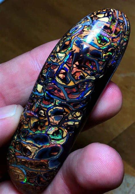 This Gorgeous Opal Pattern Scrolller