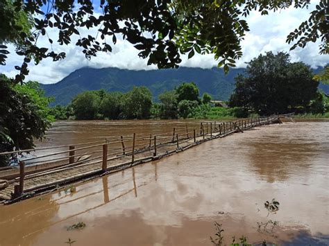 လင်းခေးမြို့ နမ့်တိန်းချောင်းရေတက်မှုကြောင့် ကျေးရွာချင်းဆက် ကိုယ်ထူကိုယ်ထ သစ်ဝါးတံတားကျိုးက