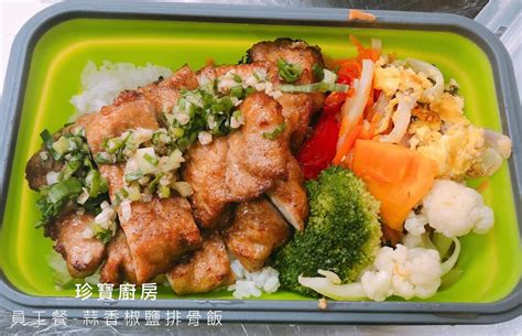 今日員工餐 蒜香椒鹽排骨飯小碗原味貢丸湯 Ubereat上架 珍寶廚房jumbo Kitchen