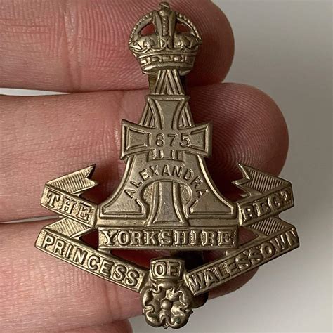 Ww2 Yorkshire Green Howards Regiment Cap Badge British Military Badges