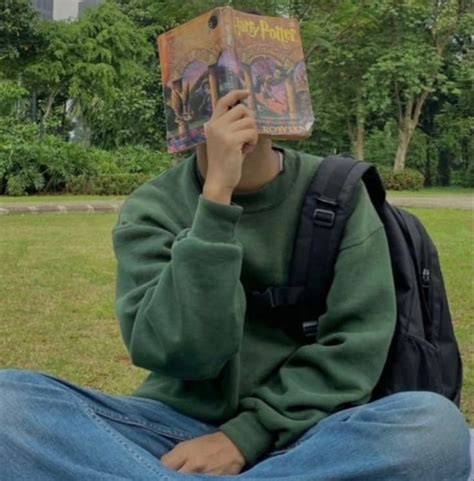 كتاب بخوانيم اطفال قشر تاثير پذير در يك خانواده است،در مقابل آنها