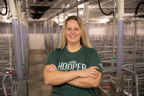 Ashley Dyer Heads Hooper Sow Farm Farrowing Department Iowa Select Farms