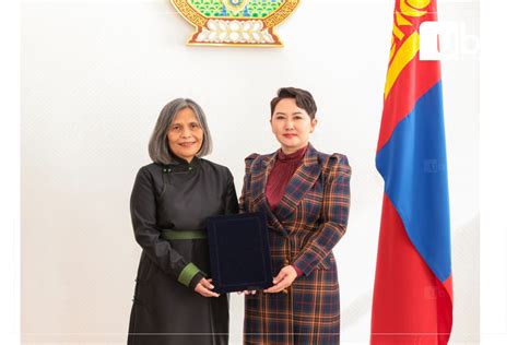 ДЭМБ ын Монгол дахь суурин төлөөлөгчөөр томилогдсон Сокорро Эскаланте сайд Б Батцэцэгт