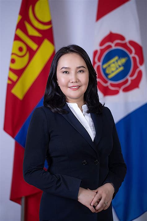 Чинбатын Ундрам Мэдлэг боловсрол шинжлэх ухаанд тулгуурласан хөгжлийн төлөө гар бие оролцох