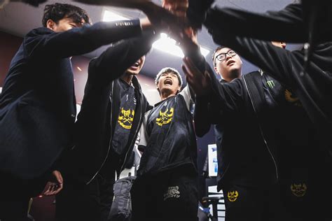 Nh Ng Chi N T Ch T I C C K Cktg Tr C Y Ti T L B K P Gam V T Qua Fnc Trung T M