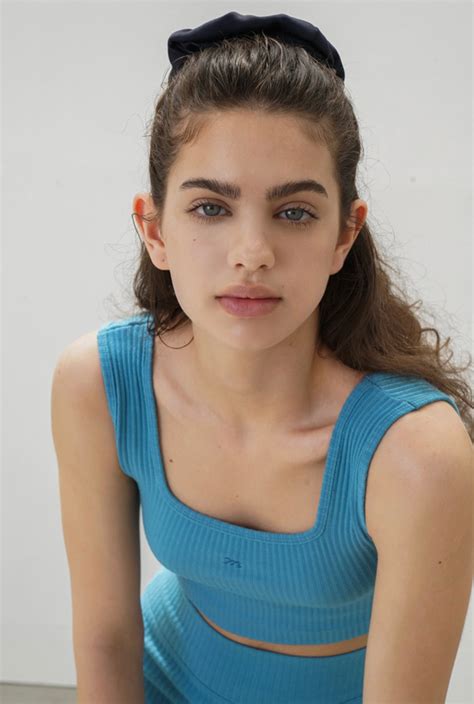 Vivien Main Book No Limits Models Agency