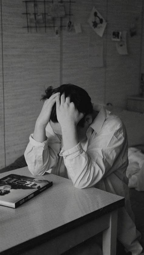 Парень в рубашке Розовые цветовые схемы Эстетика Медузы картины