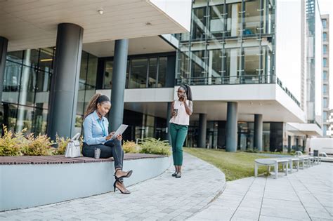 금융 지구에서 아프리카 계 미국인 사업가 모델 전체 길이 표시 20 24세에 대한 스톡 사진 및 기타 이미지 20 24세 25 29세 2명 Istock
