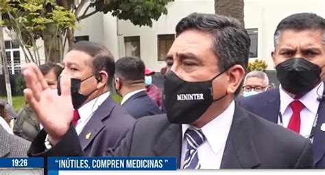 Willy Huerta Pacientes Y Familiares Increpan A Ministro Del Interior