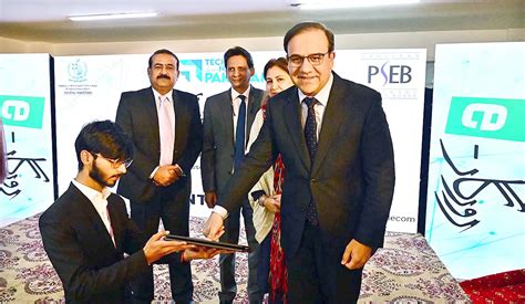 Minister Inaugurates Countrys First E Rozgar Center Pakistan Observer