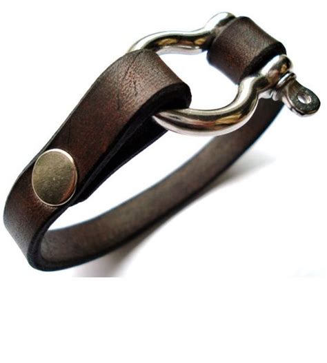 Браслет с карабином | Leather bracelet, Bracelets for men, Leather jewelry