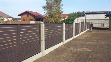 Горизонтальный деревянный забор на металлических столбах 81 фото красивые картинки и Hd фото