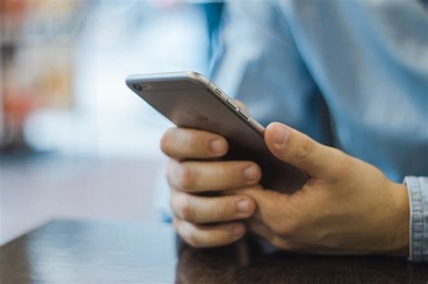 how to fix iphone apps stuck on downloading beebom