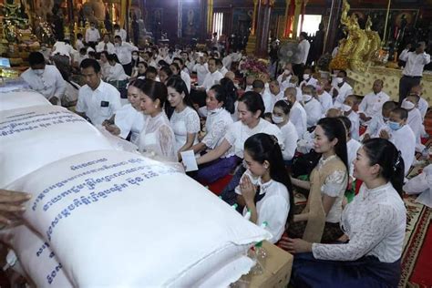 លោកជំទាវ ហ៊ុន ម៉ាណា និងឯកឧត្តម ឌី វិជ្ជា