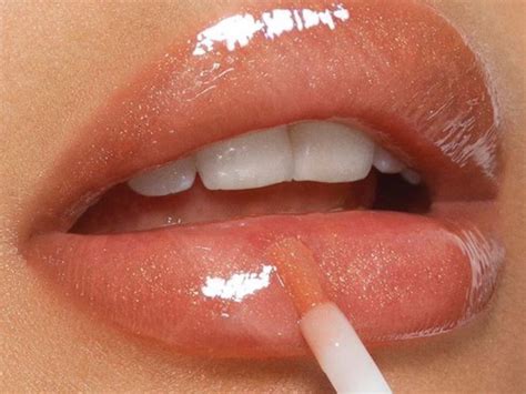 How To Achieve The Wet Lip Look This Spring Society19